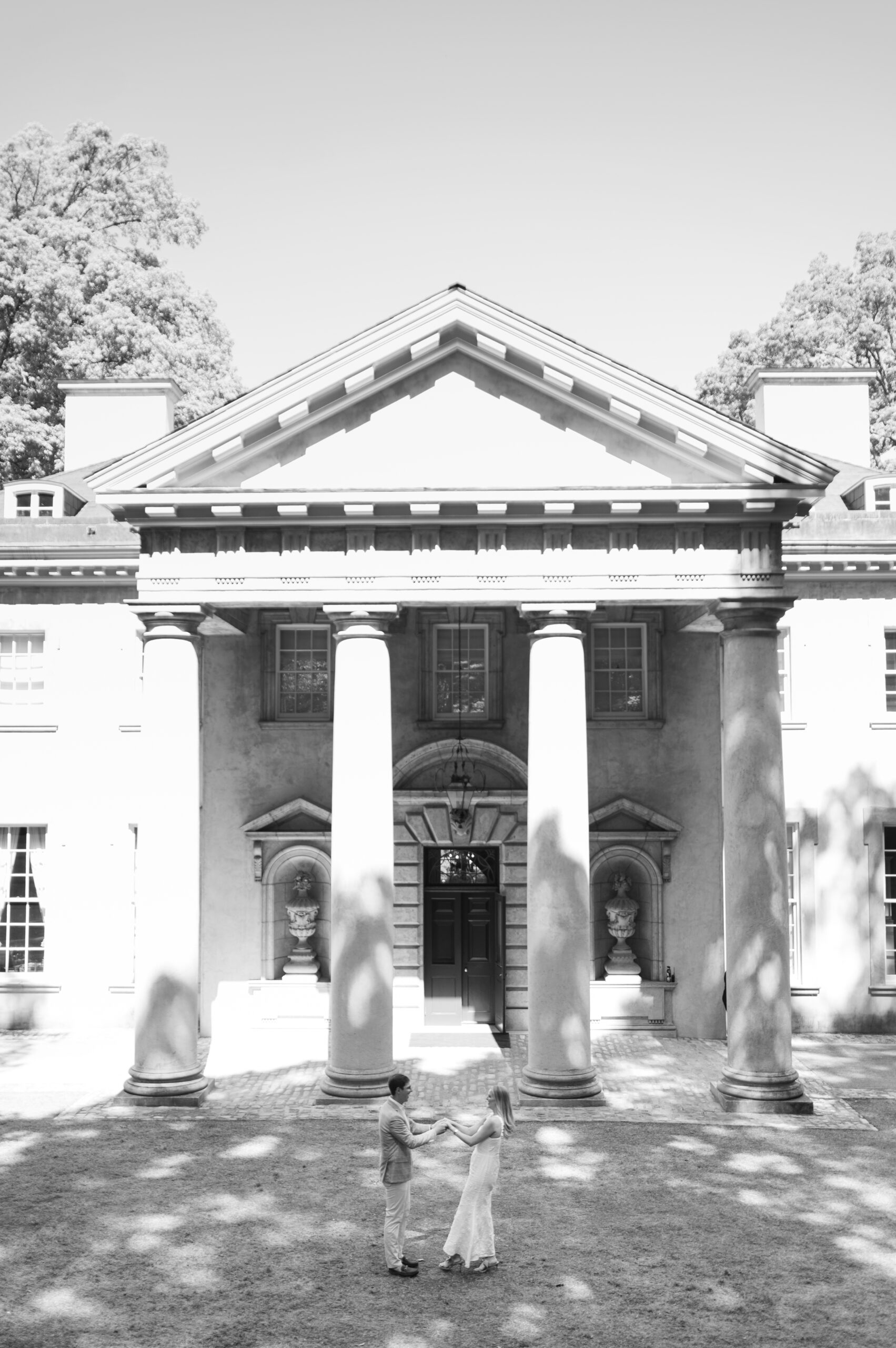 Autumn + Cole / Swan House Engagement | Hannah Miller Photography