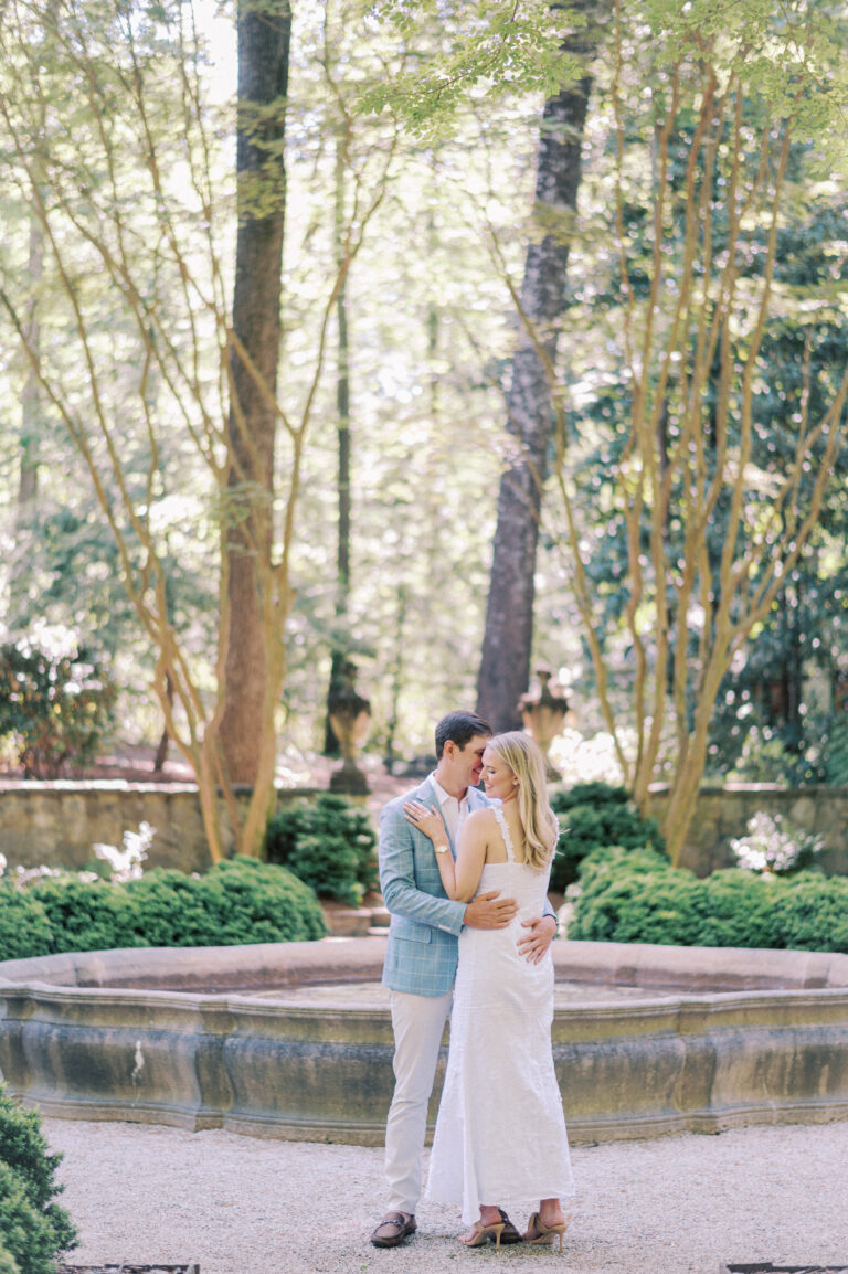 Autumn + Cole / Swan House Engagement | Hannah Miller Photography